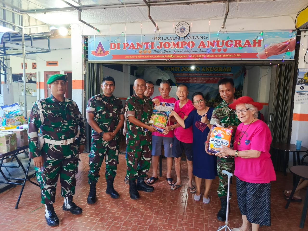Korem 022/PT Peringati HUT TNI Ke 79 Berkunjung Ke Panti Jompo ...